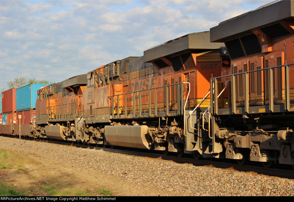 BNSF 6697